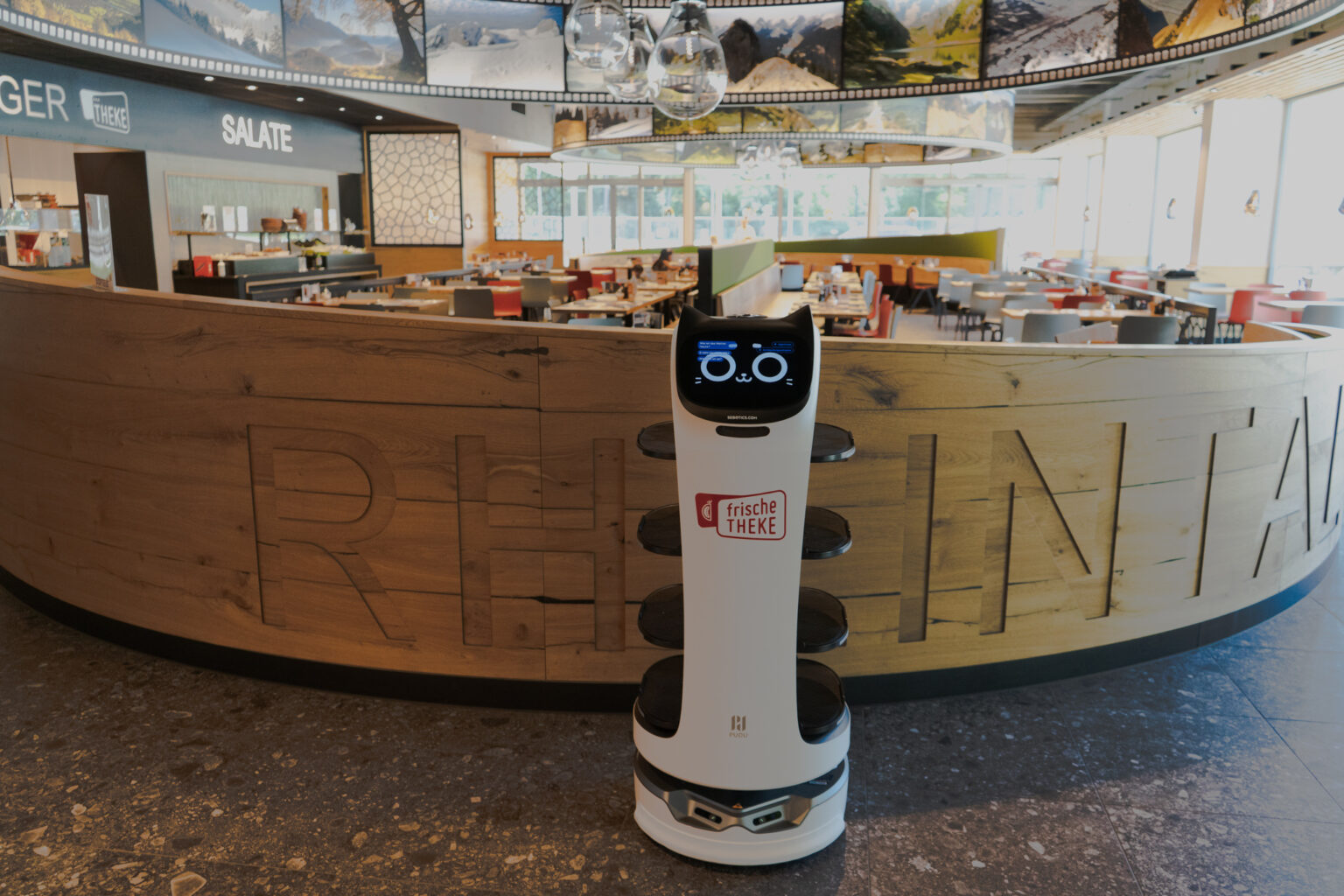 Erster Serviceroboter in der Raststätte - Sebotics