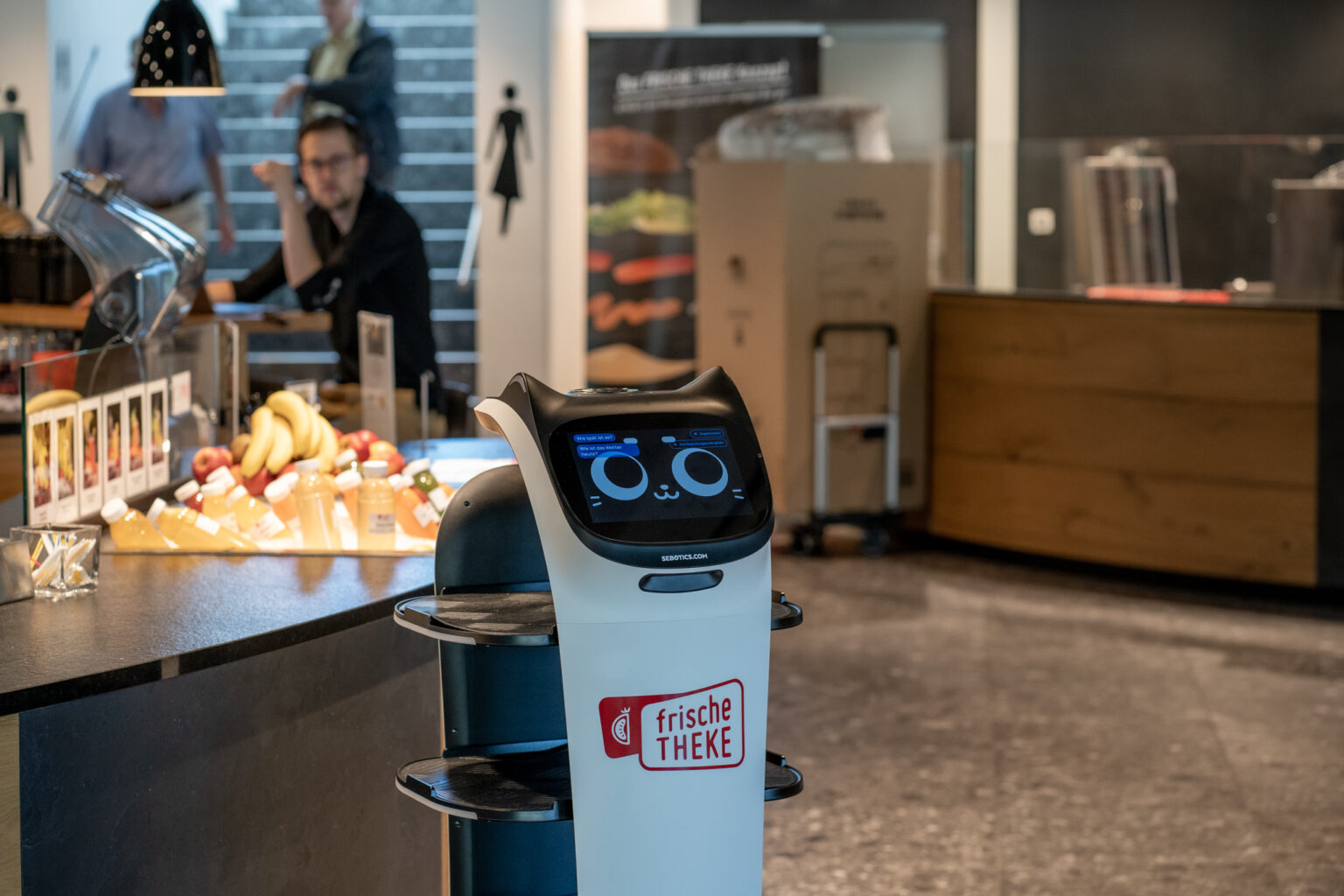 Erfolgsgeschichte Serviceroboter Bella in Raststätte Rheintal Ost