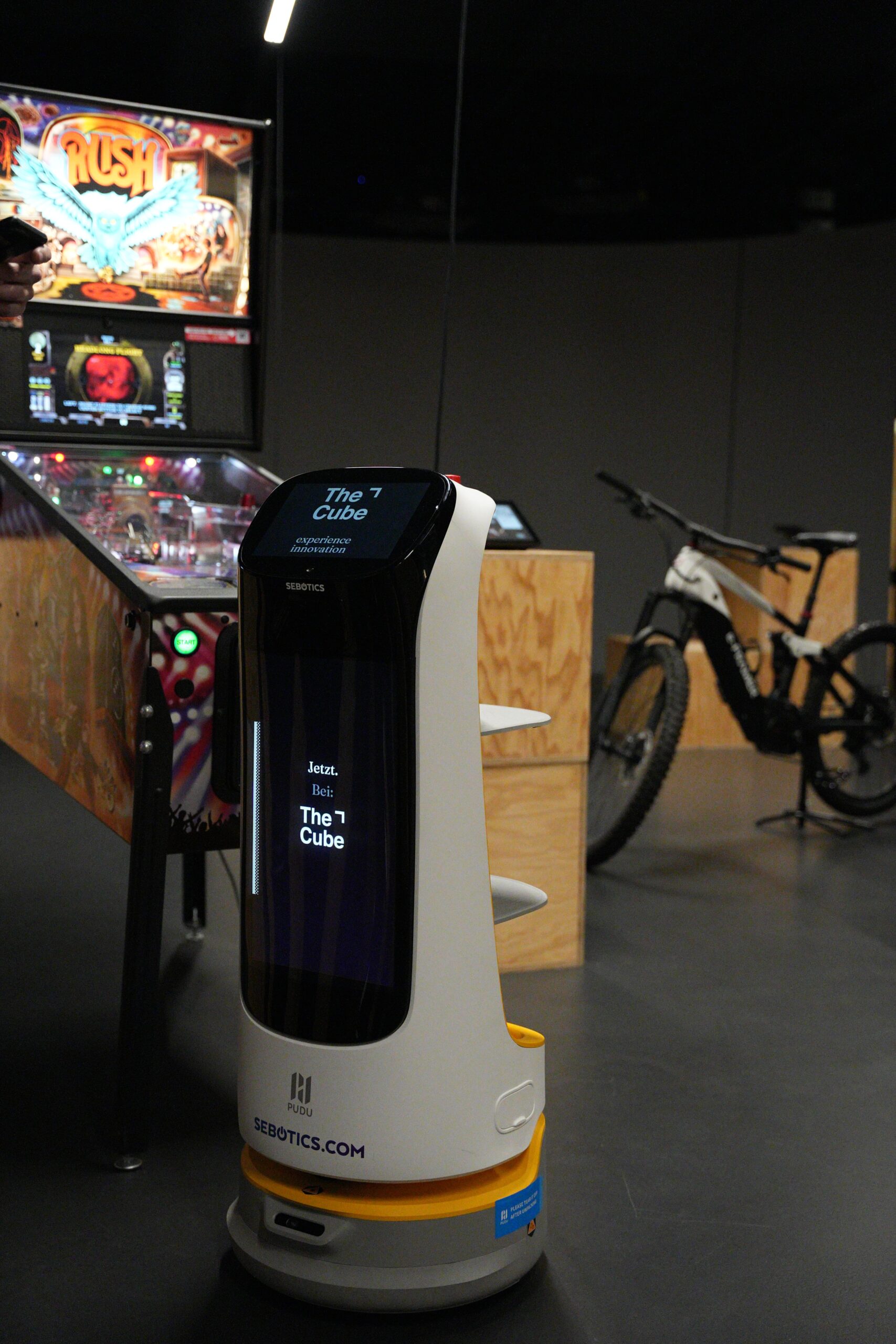 Experience instead of sales – The Cube Store has a new star